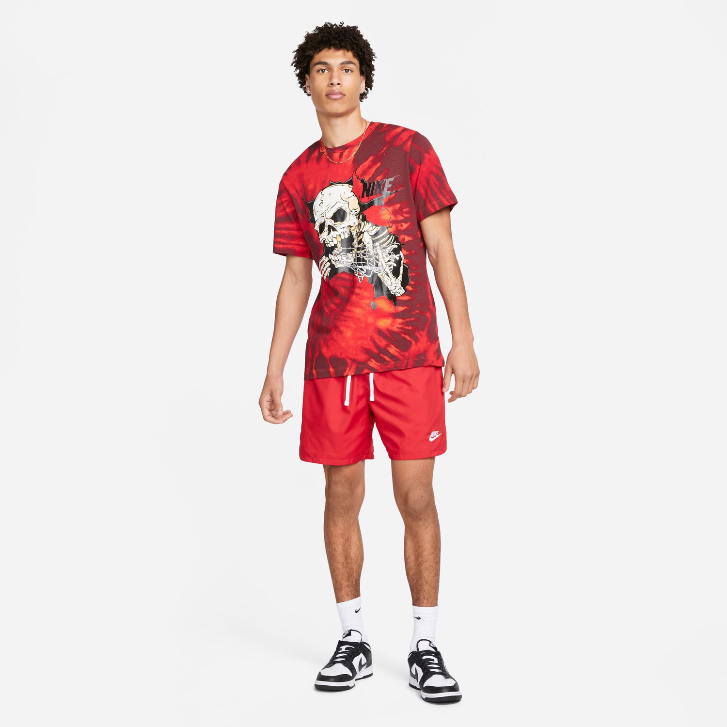 Short Nike Club Flow rouge sur Foot.fr