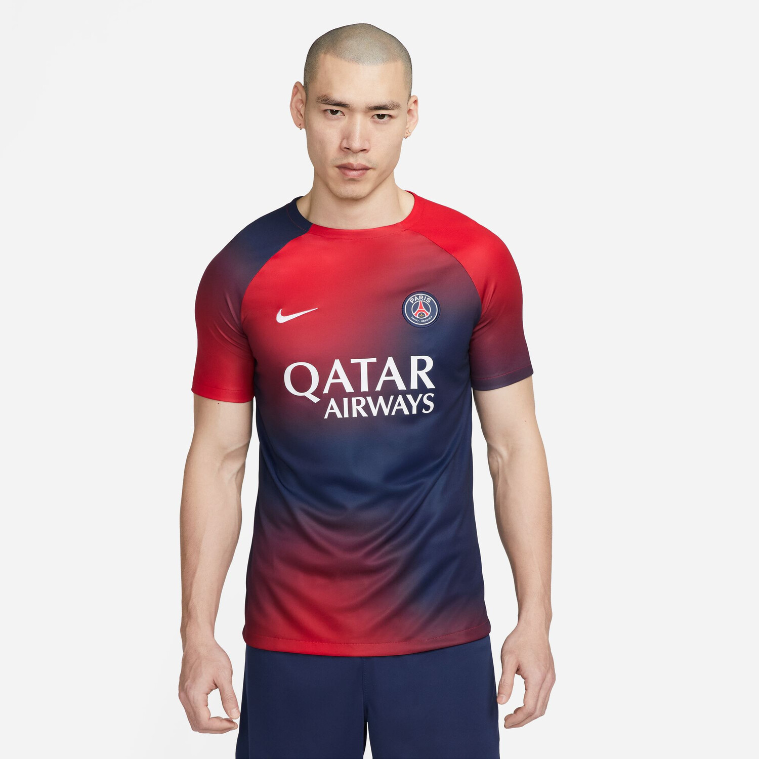 Maillot avant match PSG rouge bleu 2023/24 sur Foot.fr