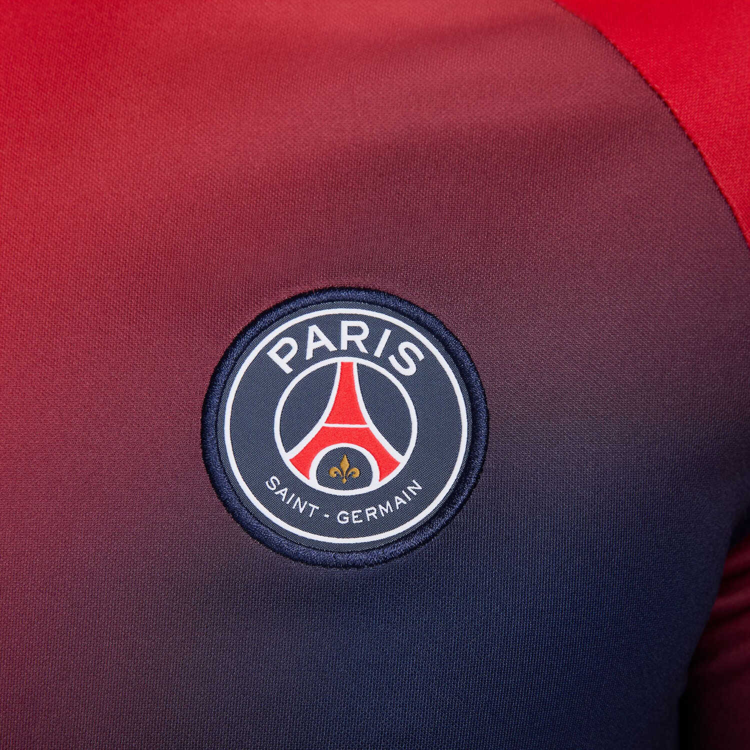 Maillot avant match PSG rouge bleu 2023/24 sur Foot.fr
