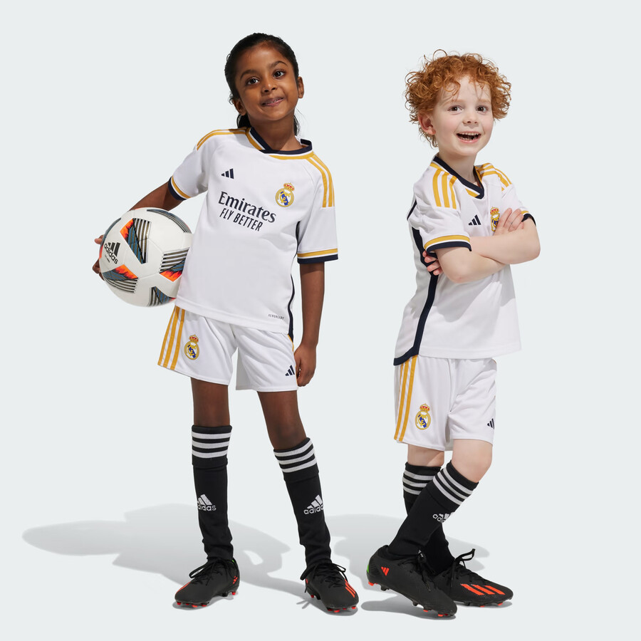 Tenue enfant Real Madrid domicile 2023/24 sur Foot.fr Tenue enfant Real Madrid domicile 2023/24 sur Foot.fr