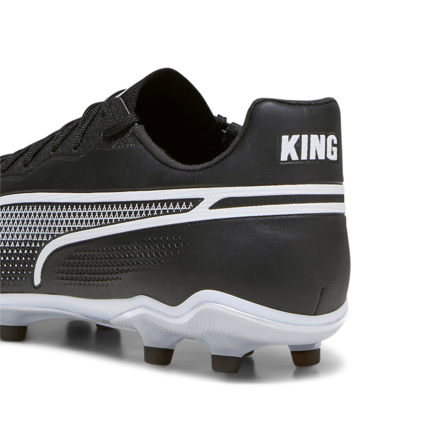 Puma King Pro FG/AG noir blanc sur Foot.fr