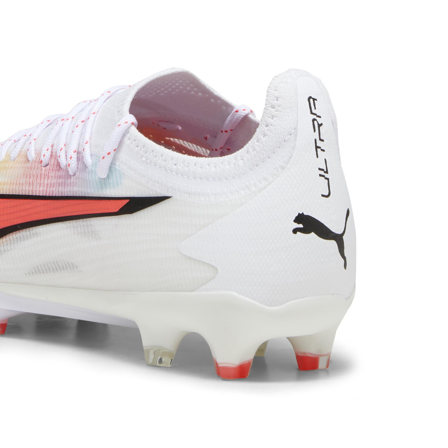 Puma Ultra Ultimate FG/AG blanc rose sur Foot.fr