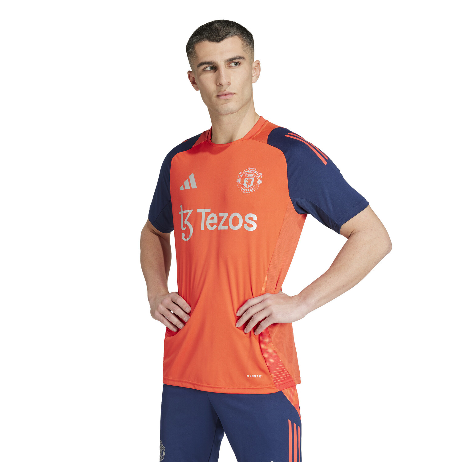 Maillot entraînement Manchester United orange bleu 2024/25 sur Foot.fr