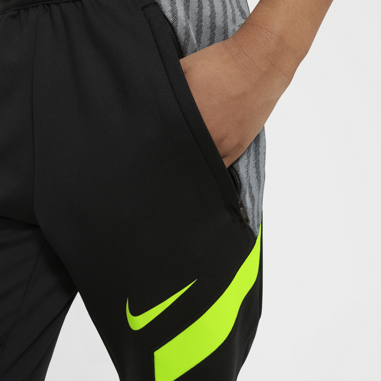 Pantalon survêtement junior Nike Strike noir jaune sur Foot.fr